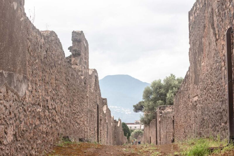 How to Plan the Perfect Day Trip to Pompeii & Mount Vesuvius - Into the ...