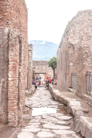 How to Plan the Perfect Day Trip to Pompeii & Mount Vesuvius - Into the ...